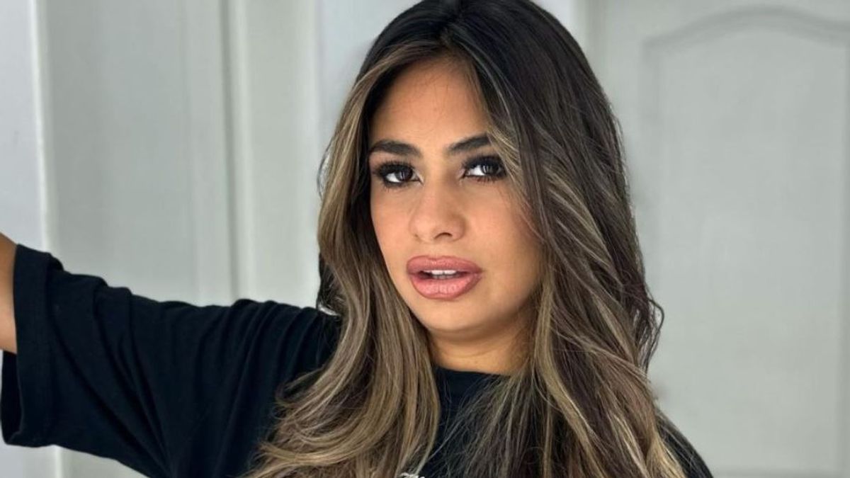 Daniela Celis posó con unas botas con estampado animal print y arrasó ...