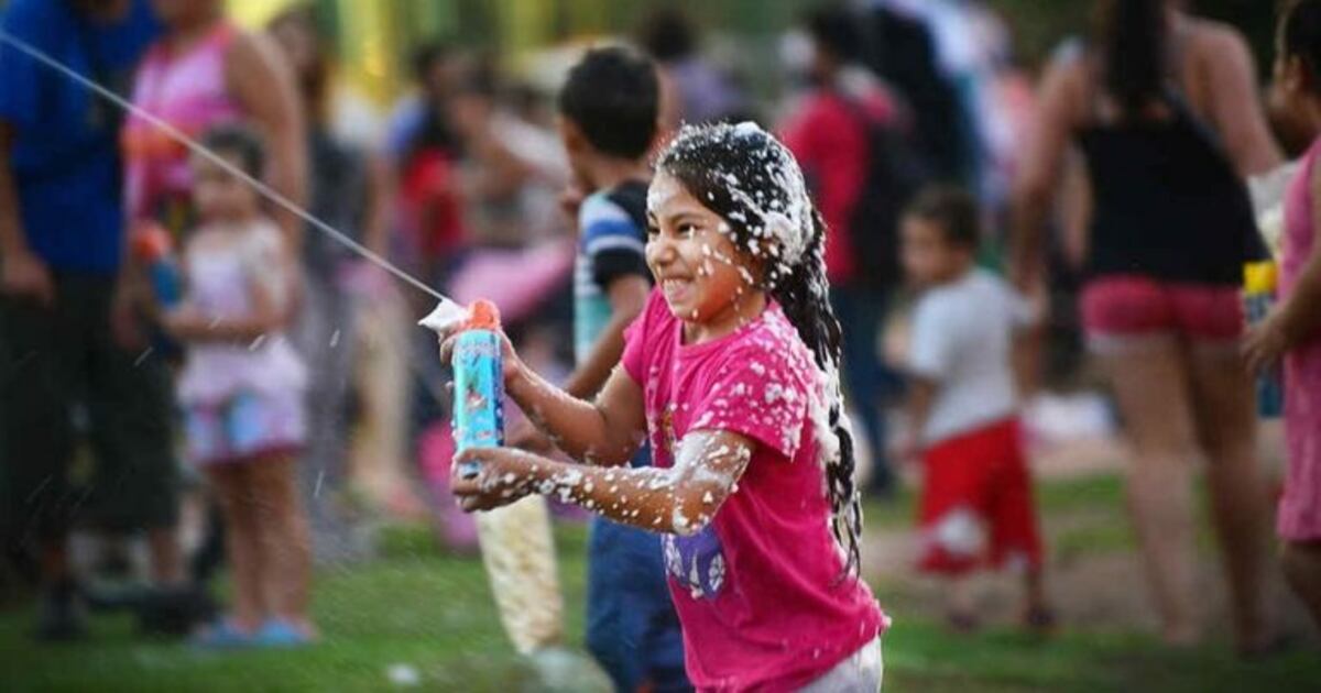 Fiesta de las Colectividades: no se podrá tirar "nieve loca" | Vía Alta Gracia