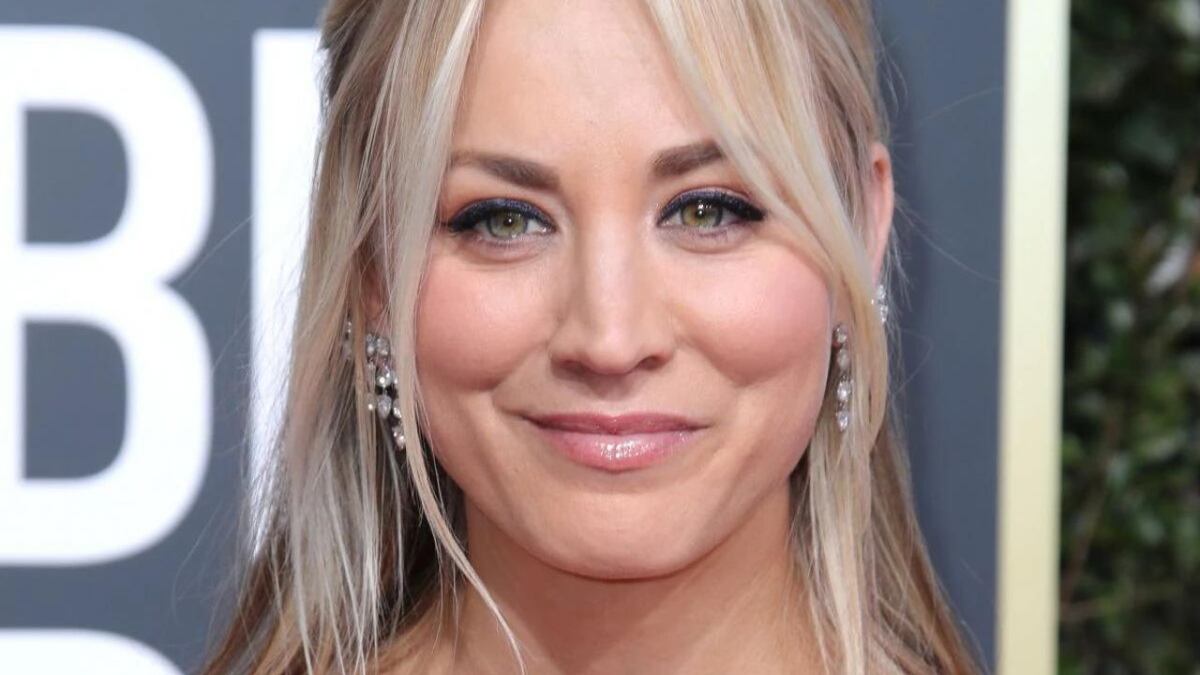 El extraño síndrome que Kaley Cuoco, “Penny” de The Big Bang Theory ...