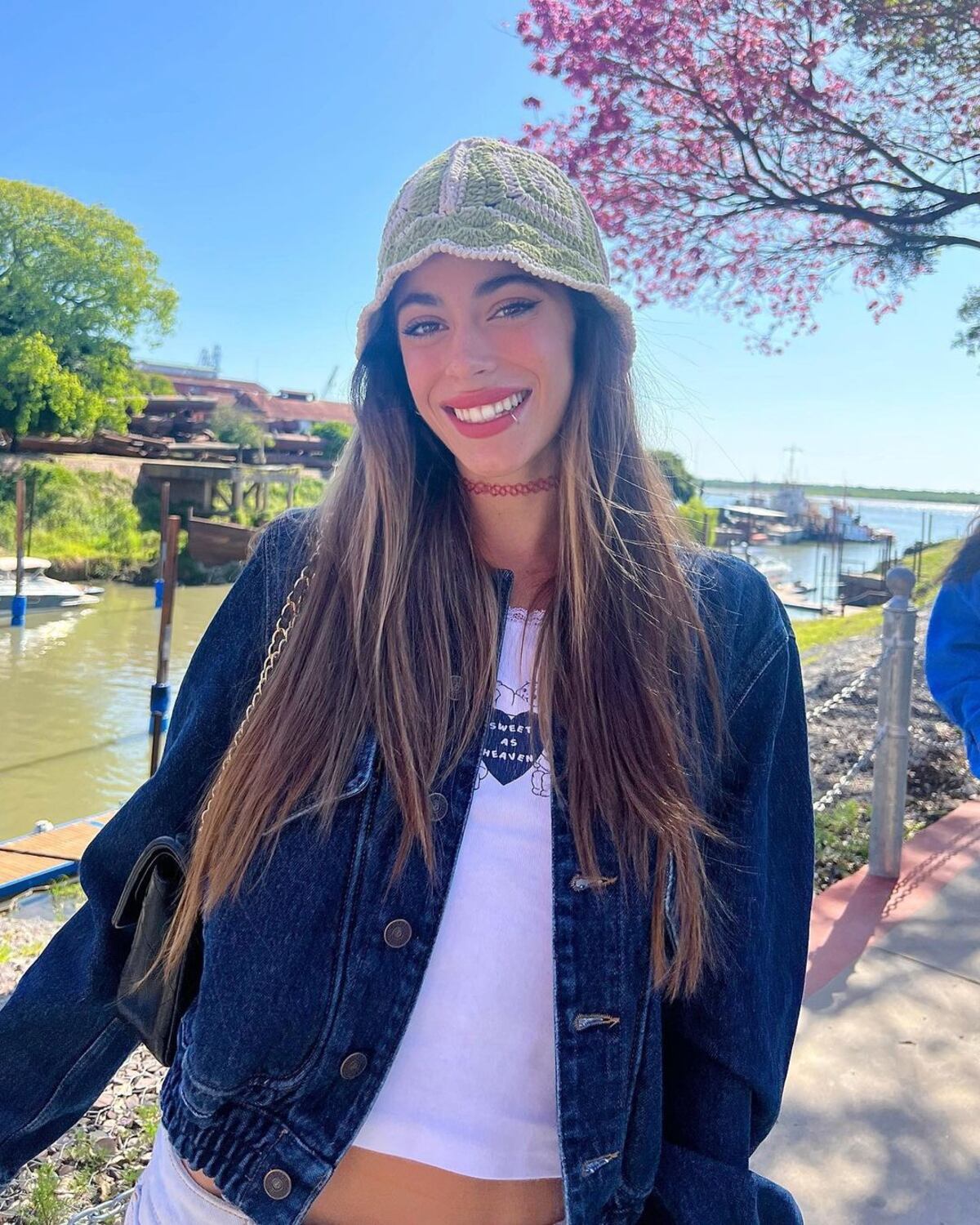 Tini Stoessel volvió a lucir un gorrito de lana en Instagram y demostró ...