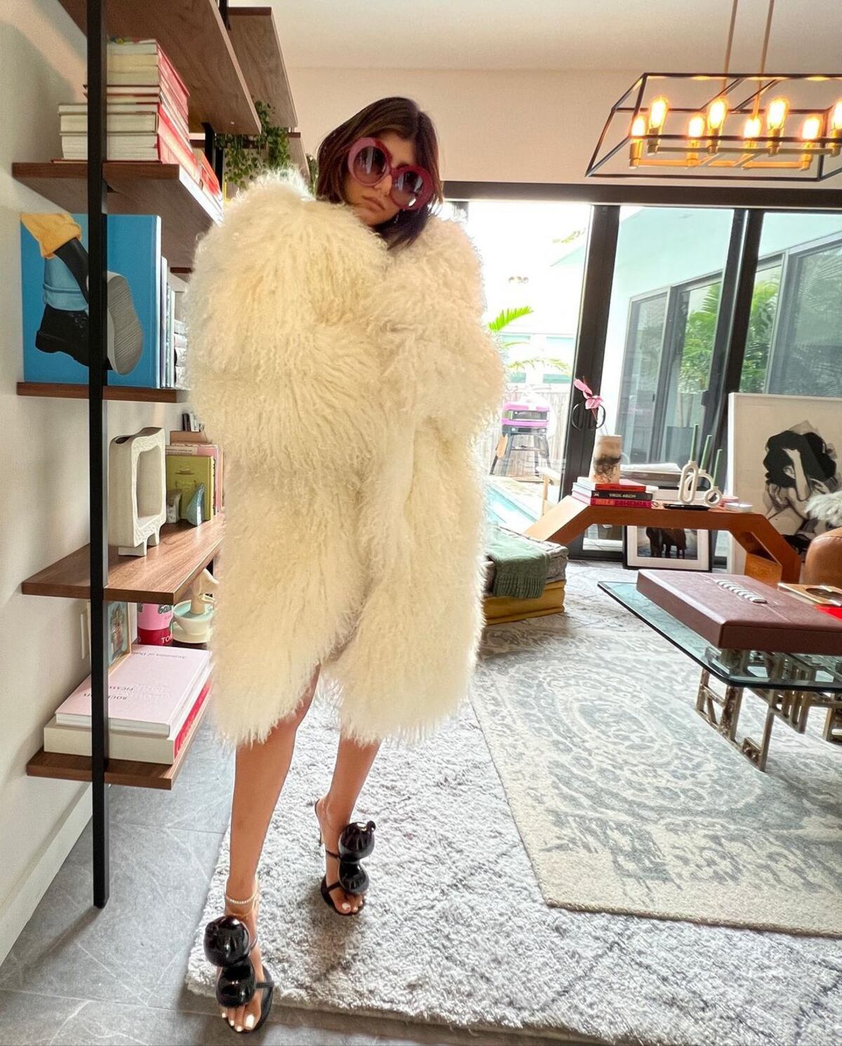 Mia Khalifa sorprendió con un gran abrigo diseñado por ella misma: “Y ...