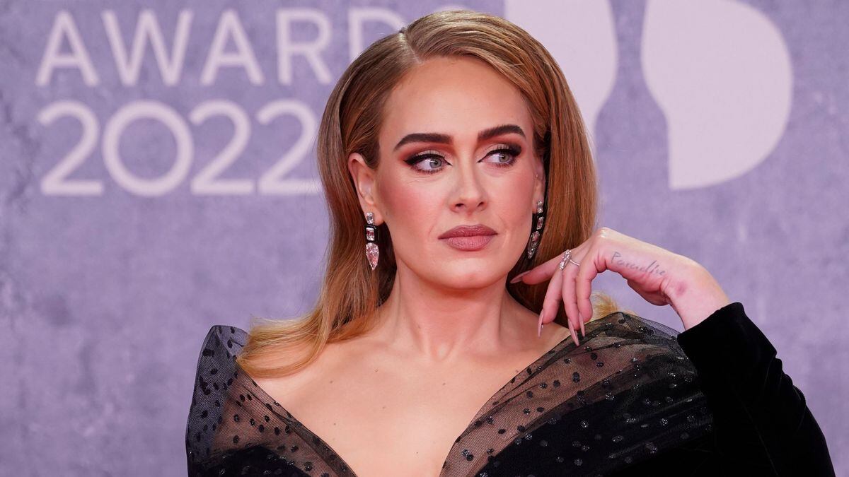 Adele sorprendió en la tapa de una importante revista luciendo una bata ...