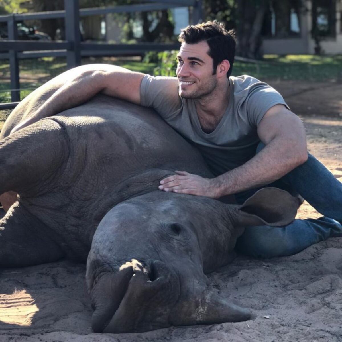 Evan Antin es el veterinario más hot del mundo