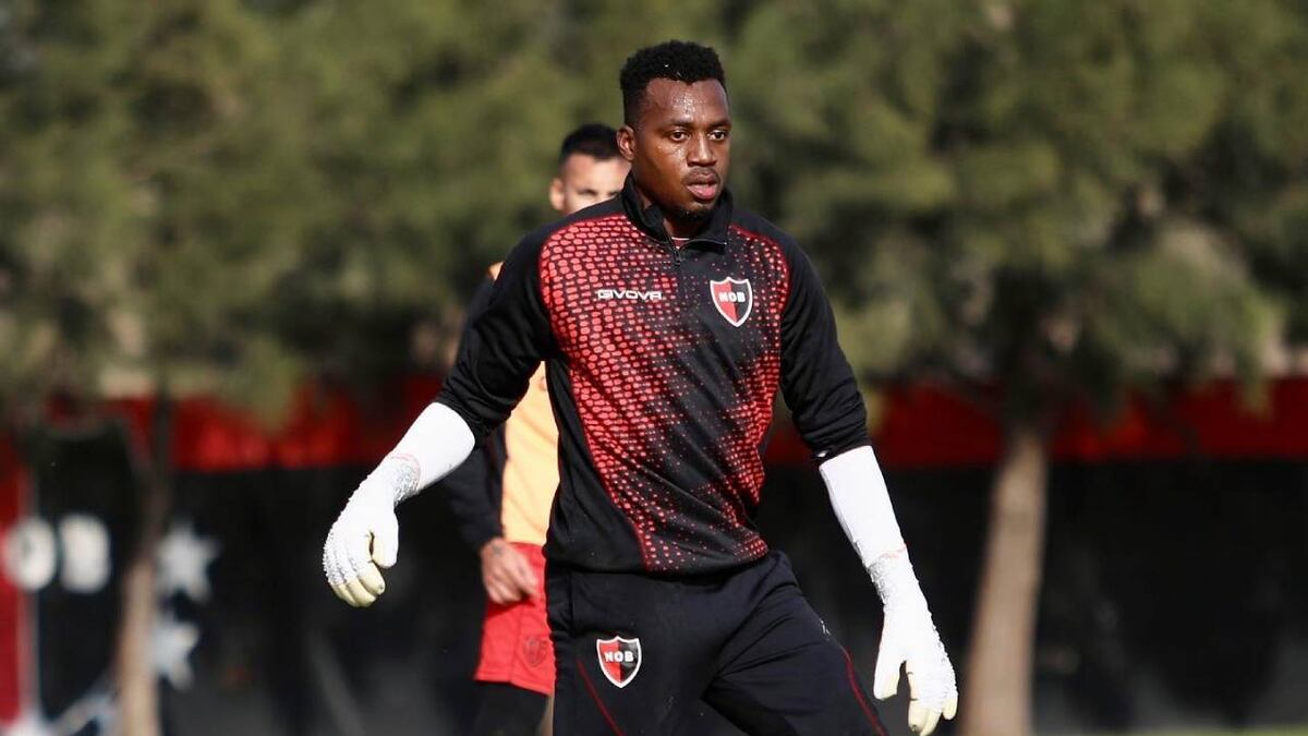 Iván Arboleda busca la salida de Newell’s para volver a Rayo Vallecano