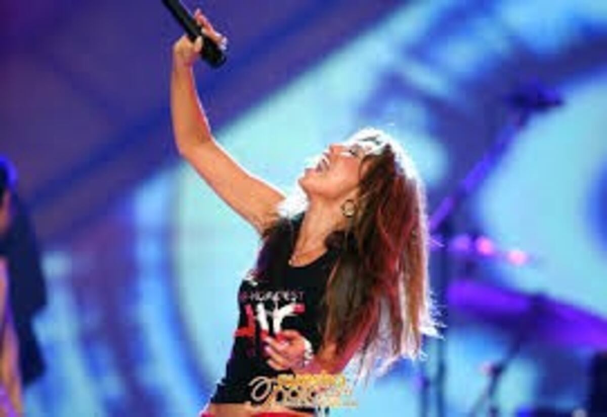 La historia del himno gay "A quién le importa" que Thalía convirtió en ...