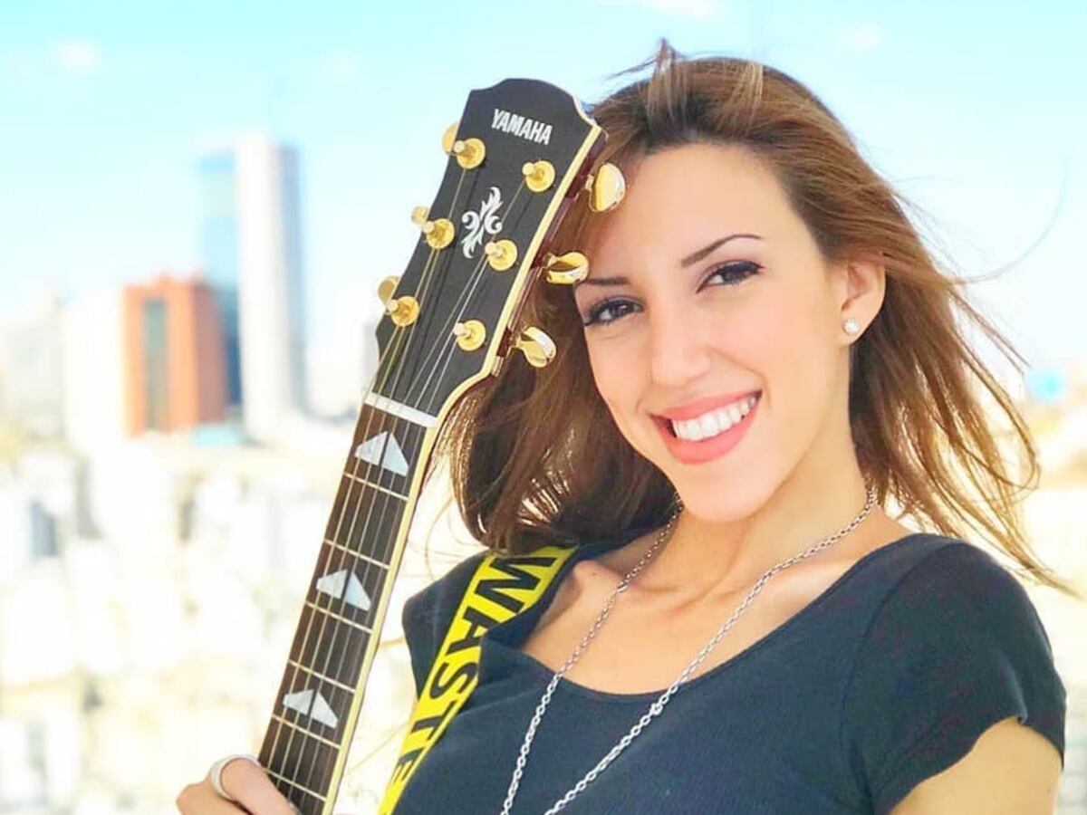 Quién es Denise Romano, la artista que se desnudó en la calle Florida ...