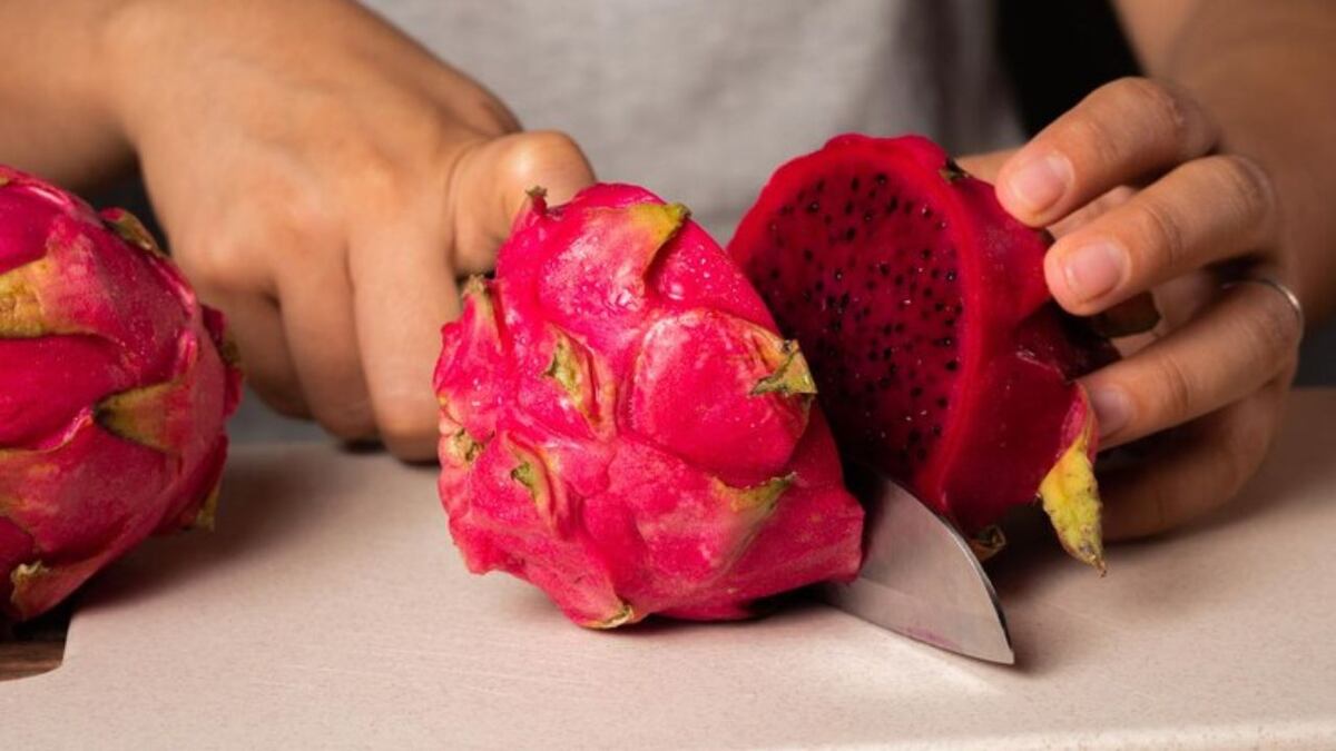 La fruta poco conocida que es buenísima para la salud y deberías ...