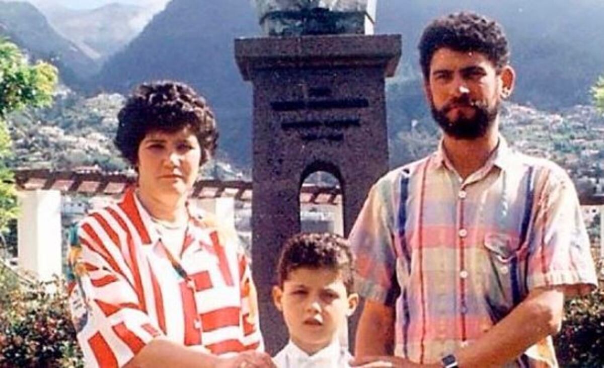 Cristiano Ronaldo rompió en llanto al ver imágenes inéditas de su padre ...