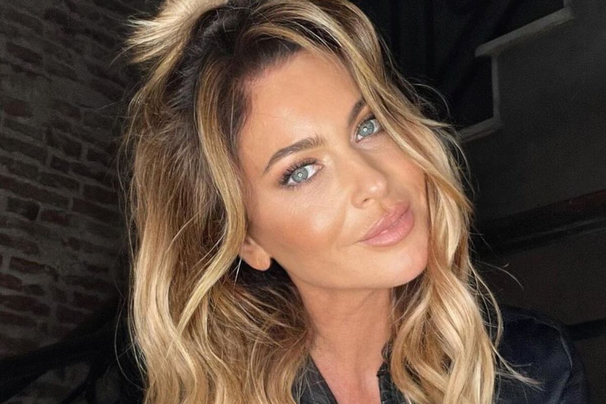 Karina Mazzocco se animó a una microbikini camuflada a sus 53 años y ...