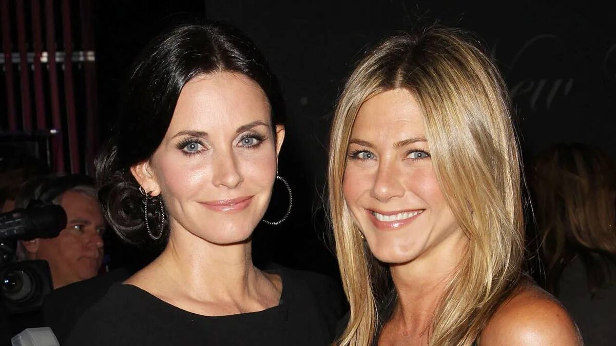 Jennifer Aniston y Courtney Cox se besaron y dejaron sin aliento a los ...