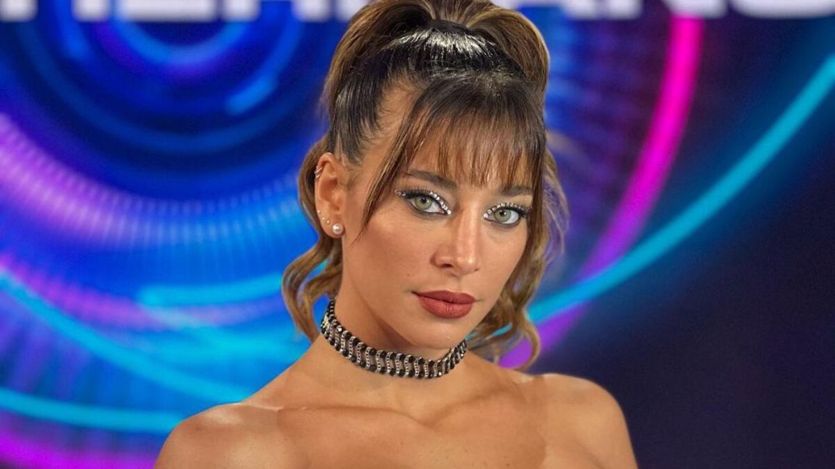 ¡Look-aso! Sol Pérez deslumbró a sus fans con un oxford fucsia engomado ...