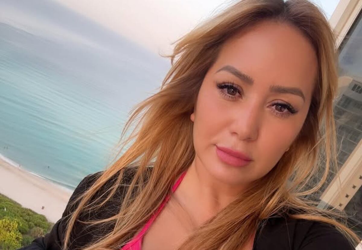 Desde un yate, Karina La Princesita posó con una bikini animal print y ...