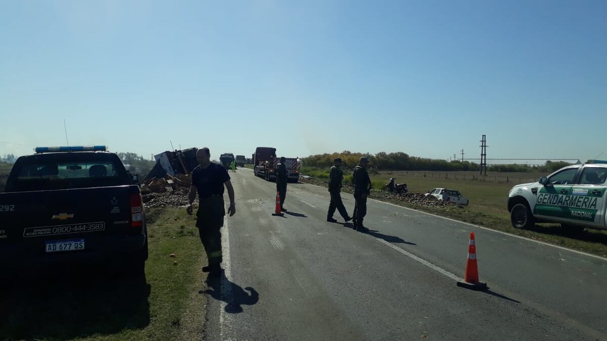 Volcó un camión en Tacural