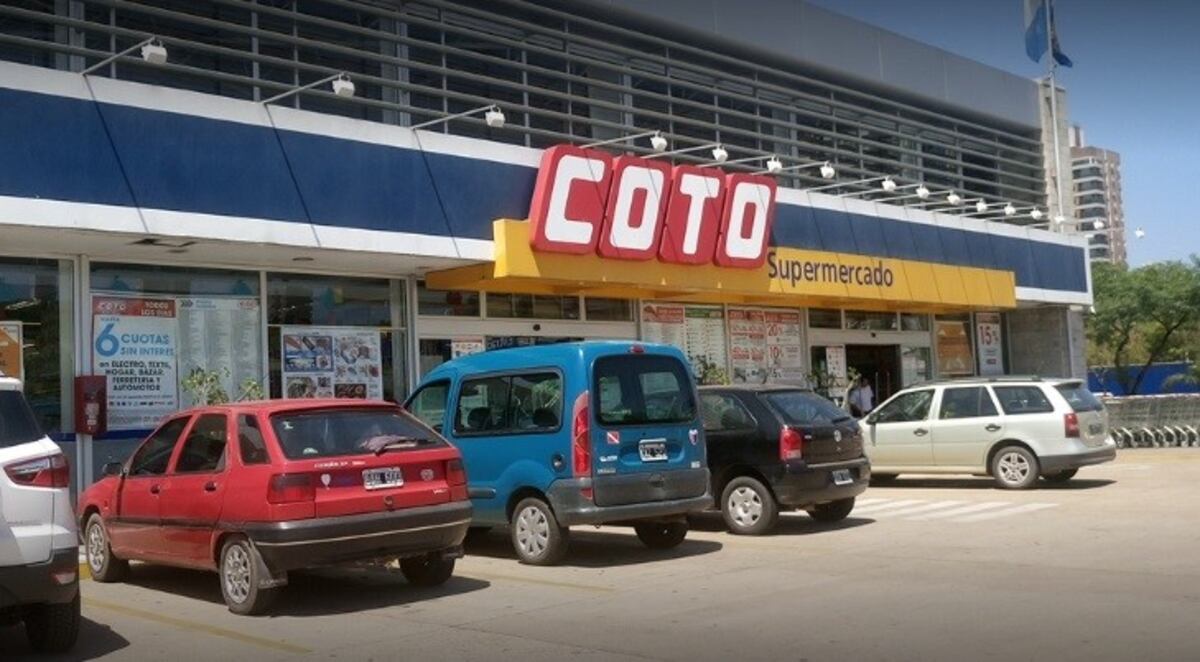 Coto aumenta los sueldos en abril 2025: cuánto cobrarán los cajeros ...