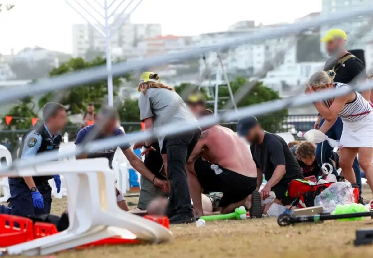 Ataque terrorista en Australia: dos hombres mataron a al menos 12 ...