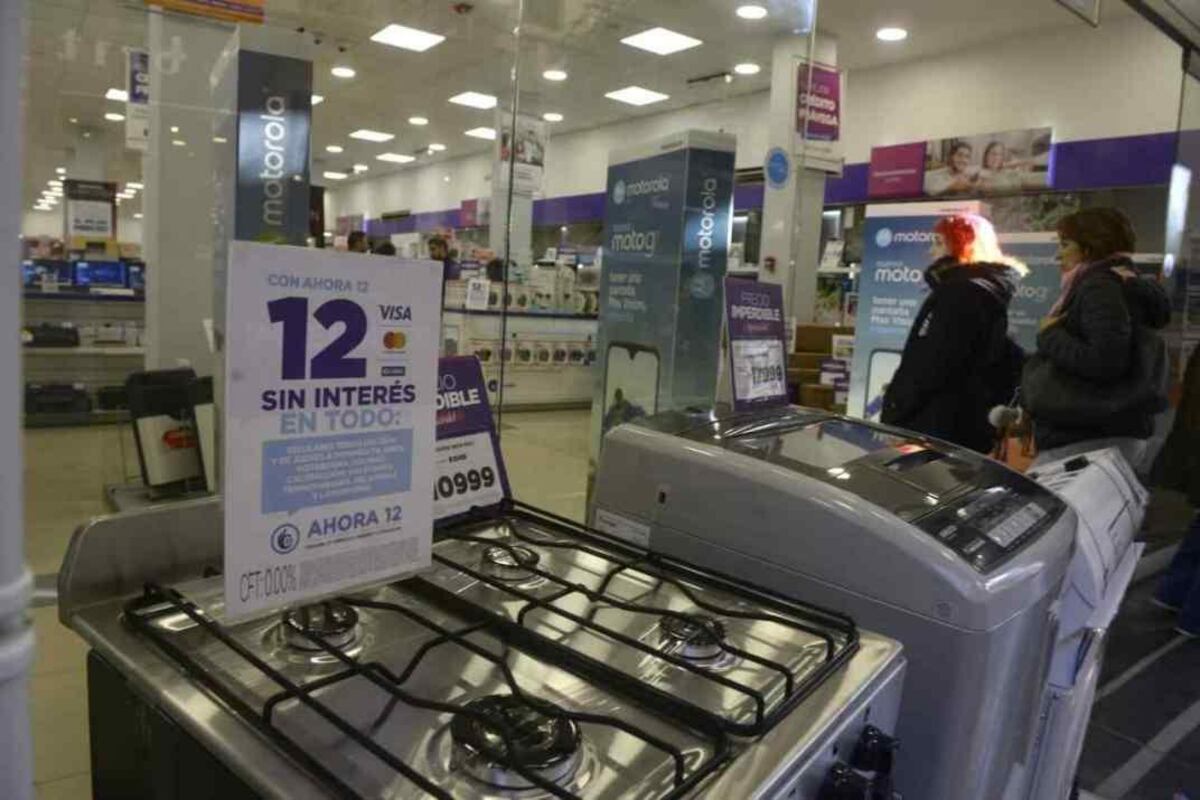 Milei arrasó con los programas de incentivo al consumo y formación de ...