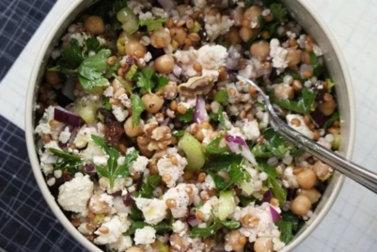 Así se hace la ensalada favorita de Jennifer Aniston en 3 simples pasos ...